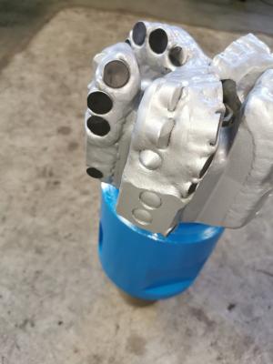 China 5-7/8 polegadas Diâmetro externo 5 lâmina PDC Matriz corpo de perfuração bit API Reg rocha ferramenta de perfuração à venda