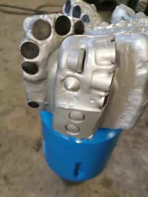 China 5-7/8 polegadas Diâmetro externo 5 lâmina PDC Matriz corpo de perfuração bit API Reg rocha ferramenta de perfuração à venda