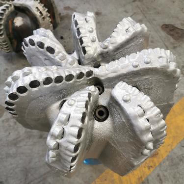 China PDC 15 Inch 6 5/8 API Reg Hard Rock Oilfield Drilling Bits for sale