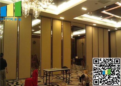 Cina Isolamento acustico di legno che fa scorrere lo schermo piegante decorativo del ristorante della divisione della parete in vendita