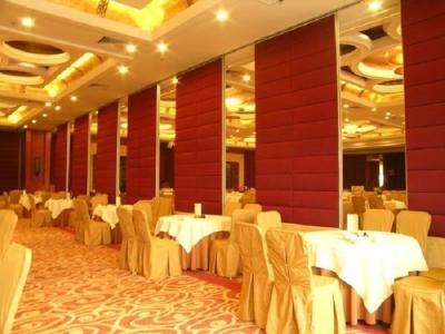 Cina Isolamento acustico Pareti divisorie pieghevoli a telaio in alluminio Pareti divisorie mobili personalizzabili in vendita