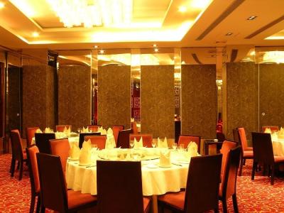 China Vouwbare en Opereerbare Correcte Bewijsverdelingen voor Hotel 6m Hoogte Te koop
