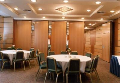 China Melamine Board Movable Partition Walls , Aluminum Sliding Room Partitions for sale