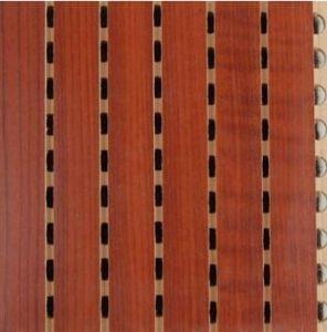 Cina pannello acustico scanalato di legno decorativo di spessore di 12mm per il soffitto e la parete in vendita
