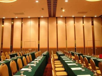 Cina Spessore scorrevole di legno di alluminio insonorizzato del muro divisorio della Malesia 85mm in vendita