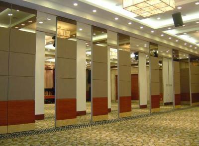 Cina Muro divisorio acustico di multi colore per il rullo scorrevole di alluminio della pista di sala per conferenze in vendita