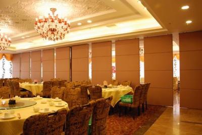 Cina Muro divisorio acustico di multi colore per il rullo scorrevole di alluminio della pista di sala per conferenze in vendita