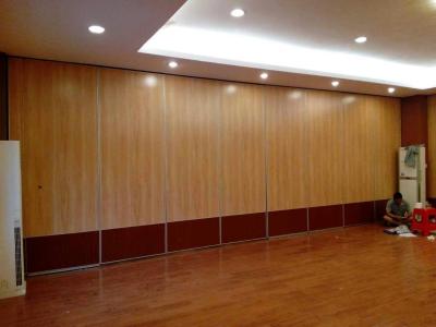 China Het woon Beweegbare Glijdende Systeem van Verdelingsmuren met het Spoor van het Aluminiumplafond Te koop