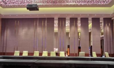 Cina Muri divisori pieganti dell'ufficio dell'aula di rivestimento della melammina con la pista di alluminio mobile in vendita