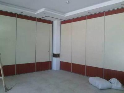 China Teto de madeira feito sob encomenda para pavimentar paredes de separação para salas de exposições/escritório à venda