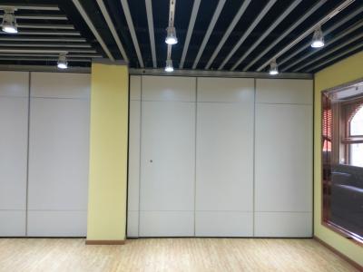 中国 オフィスのメラミン表面音響部屋ディバイダー/移動可能な隔壁システム 販売のため