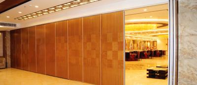 Cina Bene mobile materiale decorativo che fa scorrere i muri divisori per il sistema d'attaccatura superiore della sala riunioni in vendita