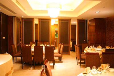 Cina Divisioni materiali decorative del fono assorbente dell'hotel con altezza di alluminio di pagina 4m in vendita