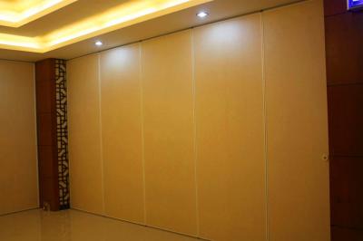 Cina Pista di alluminio che fa scorrere il muro divisorio mobile dell'auditorium del rullo con la superficie flessibile del cuoio del sistema in vendita