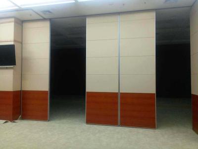 Cina Pista di alluminio che fa scorrere il muro divisorio mobile dell'auditorium del rullo con la superficie flessibile del cuoio del sistema in vendita