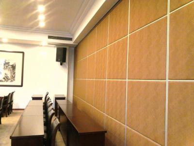 Cina Pista di alluminio che fa scorrere il muro divisorio mobile dell'auditorium del rullo con la superficie flessibile del cuoio del sistema in vendita