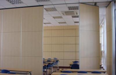 China Altura do painel 4 M que deslizam sistemas móveis da separação para a isolação sadia de Salão do banquete à venda