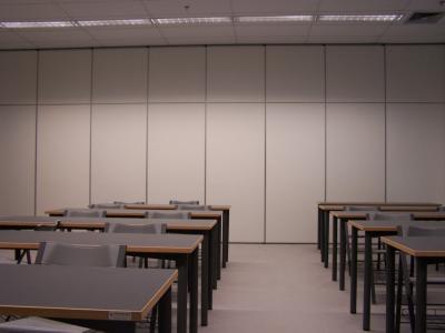 中国 学校のための一時的な防音の移動可能で操作可能な隔壁を滑らせる床トラック無し 販売のため