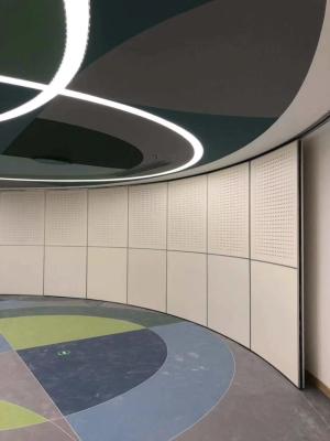 Cina Le divisioni mobili della parete di rivestimento laminato della melammina con il soffitto sistemi del muro divisorio piegare/spinge in vendita