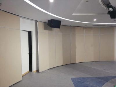 China Decorative Arc Demountable Folding Sliding Partition Walls Free Of Floor Track for sale