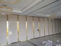 China Soundproof Divider Top Hanging System Melamine Surface 65mm Panel Thickness for sale