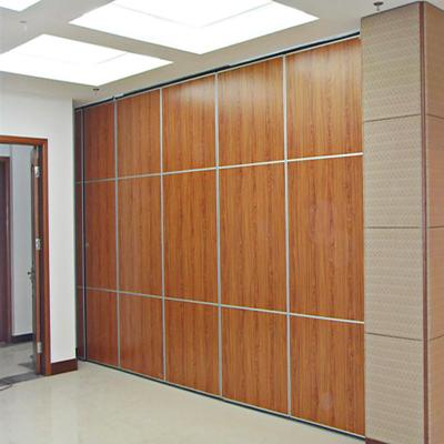 Cina Pista mobile del soffitto che fa scorrere la porta di legno insonorizzata piegante della divisione per il banchetto Corridoio in vendita
