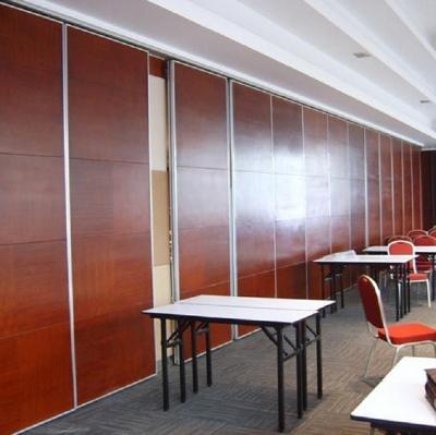 Cina Pista mobile del soffitto che fa scorrere la porta di legno insonorizzata piegante della divisione per il banchetto Corridoio in vendita