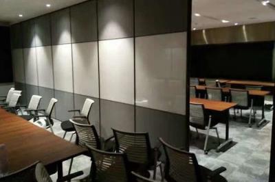 Cina Muri divisori pieganti del ristorante, divisori insonorizzati del multi pannello mobile di legno di colore in vendita