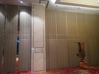 中国 現代商業家具の移動可能な防音のディバイダーの会議室の折る壁の仕切り 販売のため