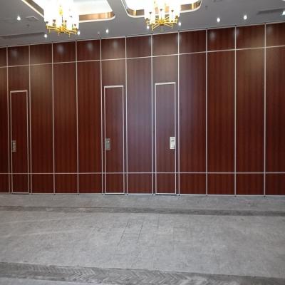 Cina Muri divisori pieghevoli di legno mobili acustici di Corridoio di banchetto con la porta a passo doppio in vendita