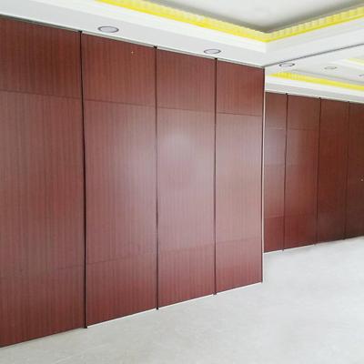 Cina Porta pieghevole acustica di legno mobile dei muri divisori della fisarmonica per la stanza di sarchiatura del ristorante in vendita