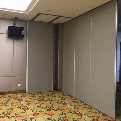 Cina Porte mobili operabili della scuola che fanno scorrere il muro divisorio di legno piegante sulle ruote con stoccaggio in vendita