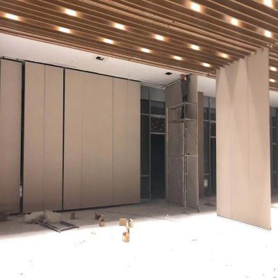 Cina Bene mobile che fa scorrere i coni retinici pieganti della porta della divisione che appendono la pista del sistema alla parete del corridoio dell'aeroporto in vendita