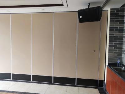 Cina Pareti di separazione pieghevoli pieganti del ristorante dei muri divisori dell'OEM per i divisori in vendita