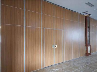 Cina Rivesta lo spessore di pannelli 65 millimetri che fanno scorrere i muri divisori pieganti di legno della pista di alluminio per l'aula in vendita