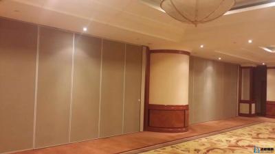 中国 多色の表面の音響の折りたたみの移動可能な隔壁のオフィス防音部屋ディバイダー 販売のため