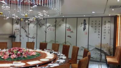 中国 多色の表面の音響の折りたたみの移動可能な隔壁のオフィス防音部屋ディバイダー 販売のため