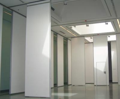 China Multi van de Verdelingsmuren van de Kleurenoppervlakte Akoestische Vouwende Beweegbare het Bureau Geluiddichte Zaal Verdeler Te koop