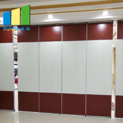 中国 取付けが付いている移動可能な隔壁を折る防音の装飾的な材料 販売のため