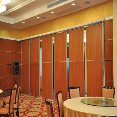 China Nieuwe Stijl Handcontrole die Vouwend Verdelingsmuren Opereerbaar voor Banqueting-Zaal glijden Te koop