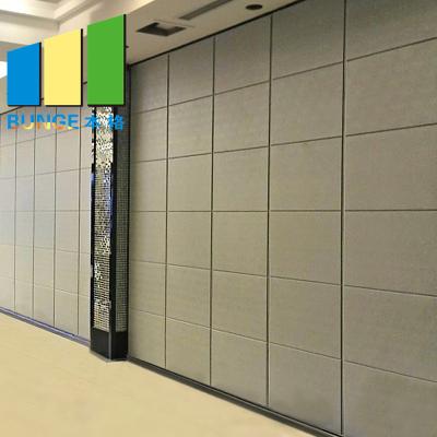 China Muur van de melamine de Vouwbare Geluiddichte Glijdende Beweegbare Verdeling onder een Opgeschort Plafond Te koop