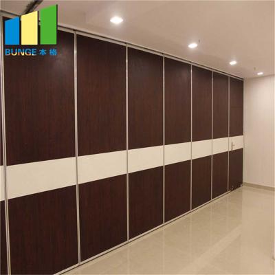 China Opvouwbare Vouwende Hand Beweegbare Glijdende de Verdelingsmuren van het aluminiumprofiel voor Hotel Te koop