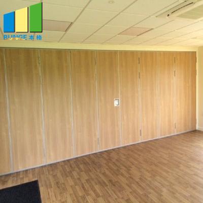 Cina Muri divisori operabili di legno della Malesia che piegano la porta della divisione per l'hotel in vendita