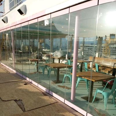 Cina Muri divisori mobili che piegano divisore in vetro di alluminio frameless di vetro in vendita
