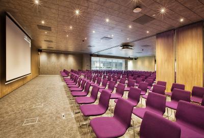 China De vouwbare Zaal Muur van de het Bewijsverdeling van het Verdeler Opereerbare Bureau Correcte voor Vergaderingscentrum Te koop