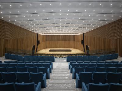 China Fertigen Sie Trennwand-Wand-Dekor-hölzerne gleitende Trennwände für Konferenzzentrum besonders an zu verkaufen