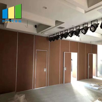 China Akoestische Beweegbare Muur die Glijdende Verdelingsmuren voor de Zaalbalzaal van het Hotelbanket vouwen Te koop
