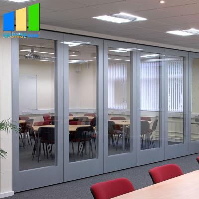 China Houten Beweegbare Verdelingsmuren met Aangemaakt Glas voor Conferentiezaal Te koop