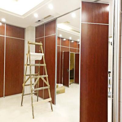 Cina Struttura di alluminio che fa scorrere il muro divisorio smontabile Louvered della maglia decorativa mobile in vendita