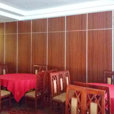 Cina Struttura di alluminio che fa scorrere il muro divisorio smontabile Louvered della maglia decorativa mobile in vendita